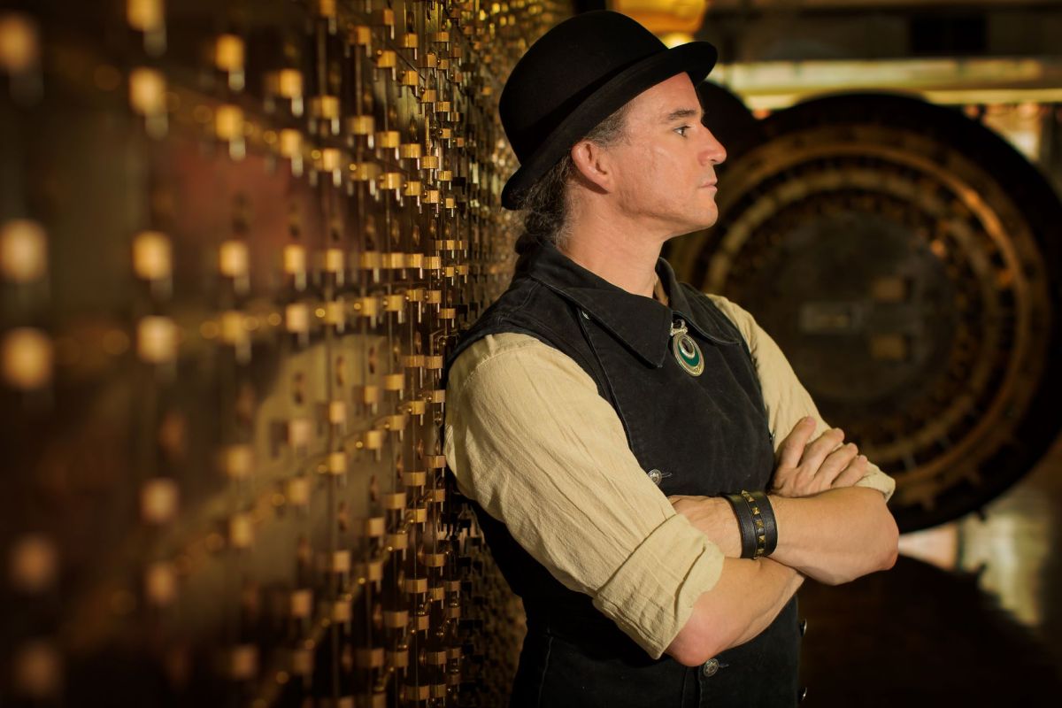 About – Nathaniel Johnstone